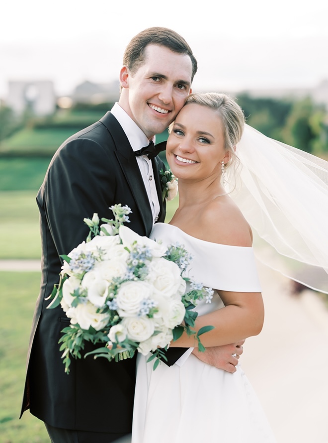 Romantic Zoo Wedding with Giraffes and Soft Blue Details | Houston ...