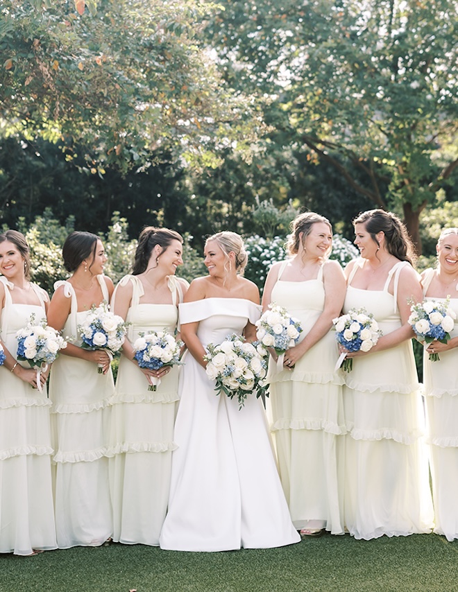 Romantic Zoo Wedding with Giraffes and Soft Blue Details | Houston ...
